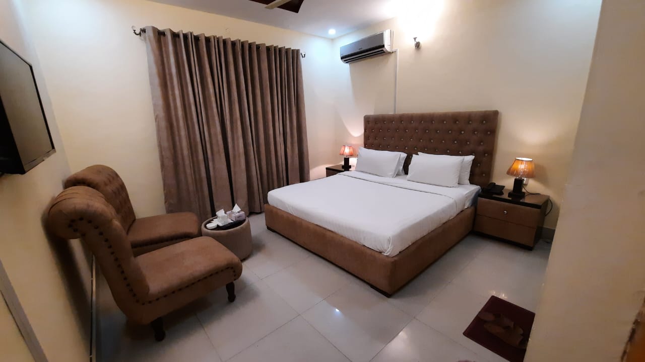Deluxe Room – Cozy Cottage Islamabad